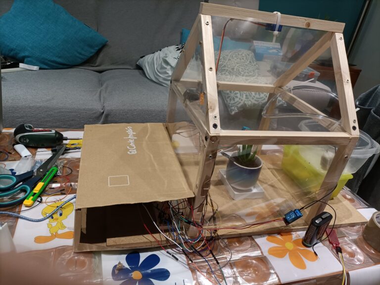 Invernadero automático - Proyectos con Arduino.